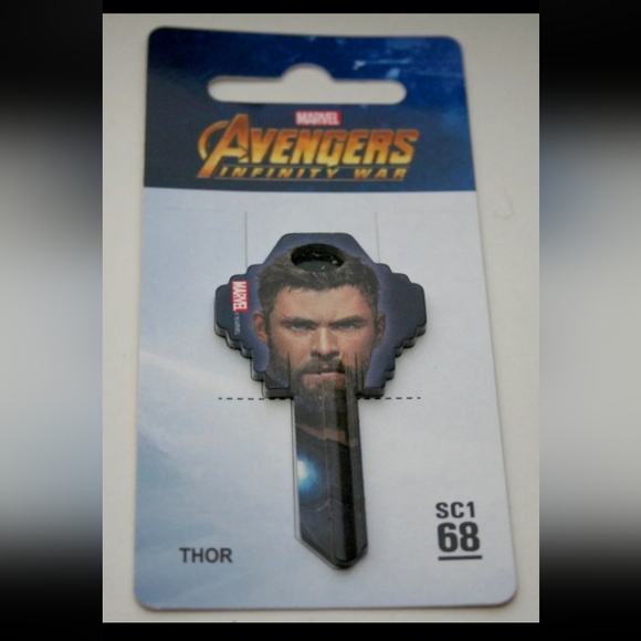 Marvel | Other | Marvel Avengers Infinity War Thor Photo Door Lock Sc ...